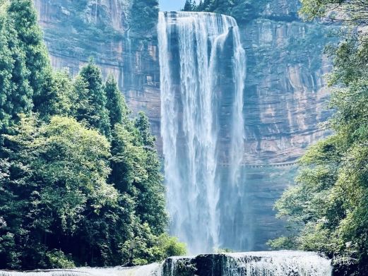 Heart-Shaped Waterfall - Natural Spectacle
