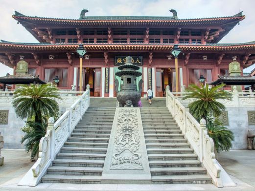 Dahua Xing Temple - Ancient Charm and Majestic Guanyin Statue